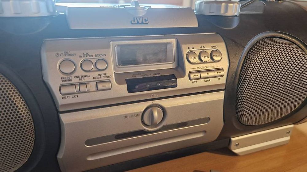 JVC POWERED WOOFER CD SYSTEM RV-NB10B (Gebraucht) in Fahrni b. Thun für ...