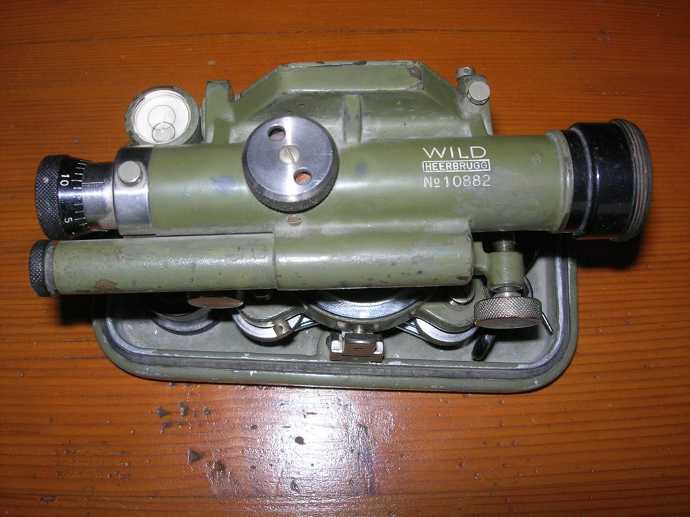 Wild Heerbrugg Switzerland Nivellierer,Vermessungsinstrument (Defekt ...