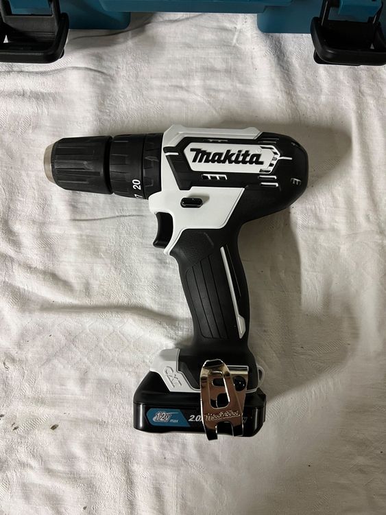 Makita Akku- Schrauber 12V neu! (Neu und originalverpackt) in Erlen für ...