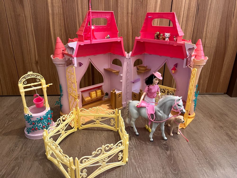 Barbie Stall- Schloss mit Zubehör (Gebraucht) in Herisau für CHF 1 ...