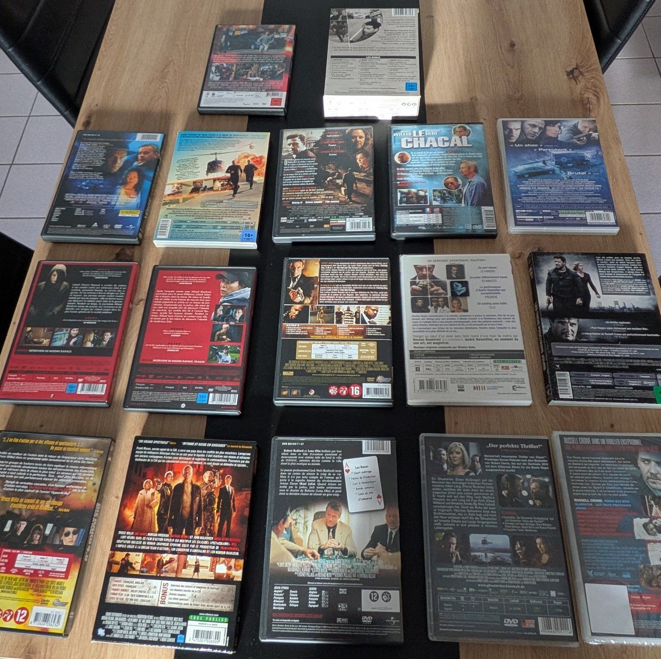 Lot de -19- DVD de films d'action et/ou thrillers (D'occasion) à ...