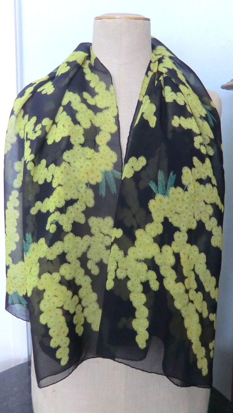 FABRIC FRONTLINE Écharpe en mousseline (D'occasion) à Zürich pour CHF ...