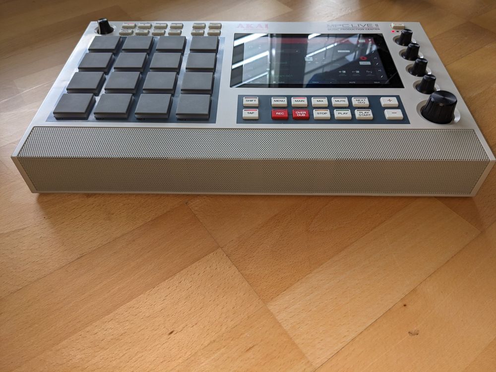 AKAI Professional MPC Live II (Retro Design) (Neu (gemäss Beschreibung ...
