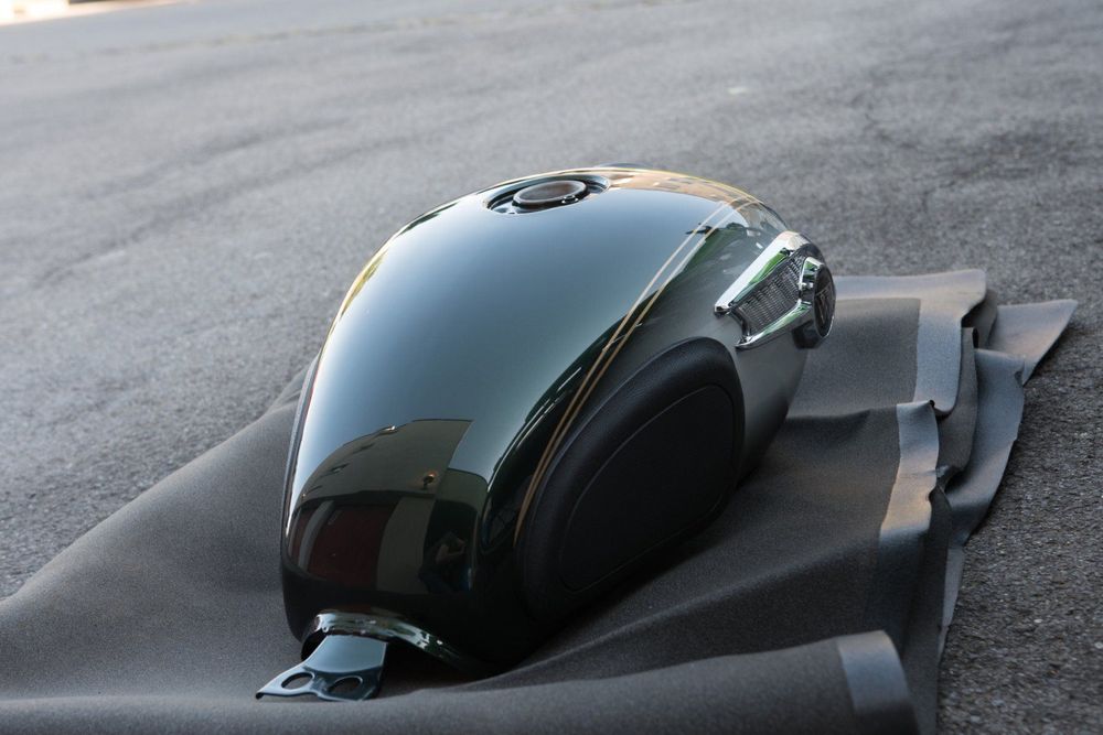 Originaler Tank für Kawasaki W800 (Gebraucht) in Lieli für CHF 350 ...