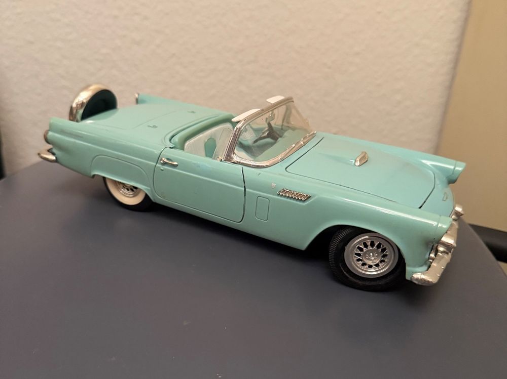 Ford Thunderbird 1956 1:18 Die-Cast Sammlermodell (Gebraucht) in ...