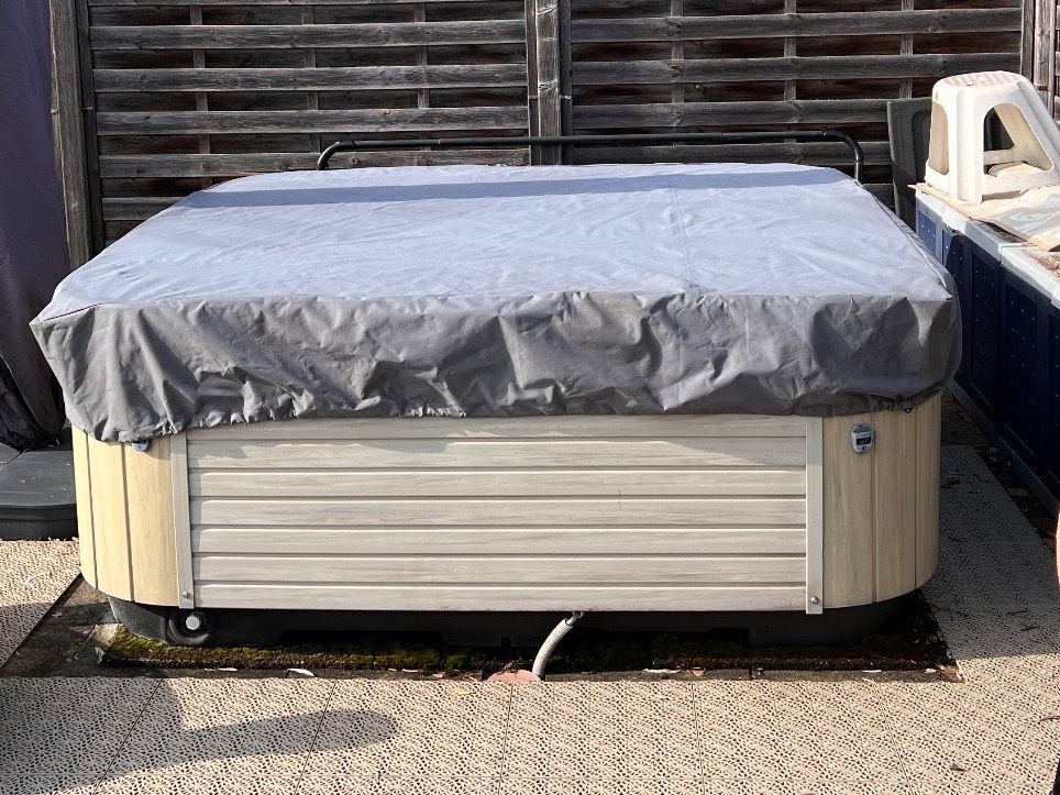 Whirlpool, Jacuzzi von Balboa 2mx2m (Defekt) in Lachen SZ für CHF 255 ...