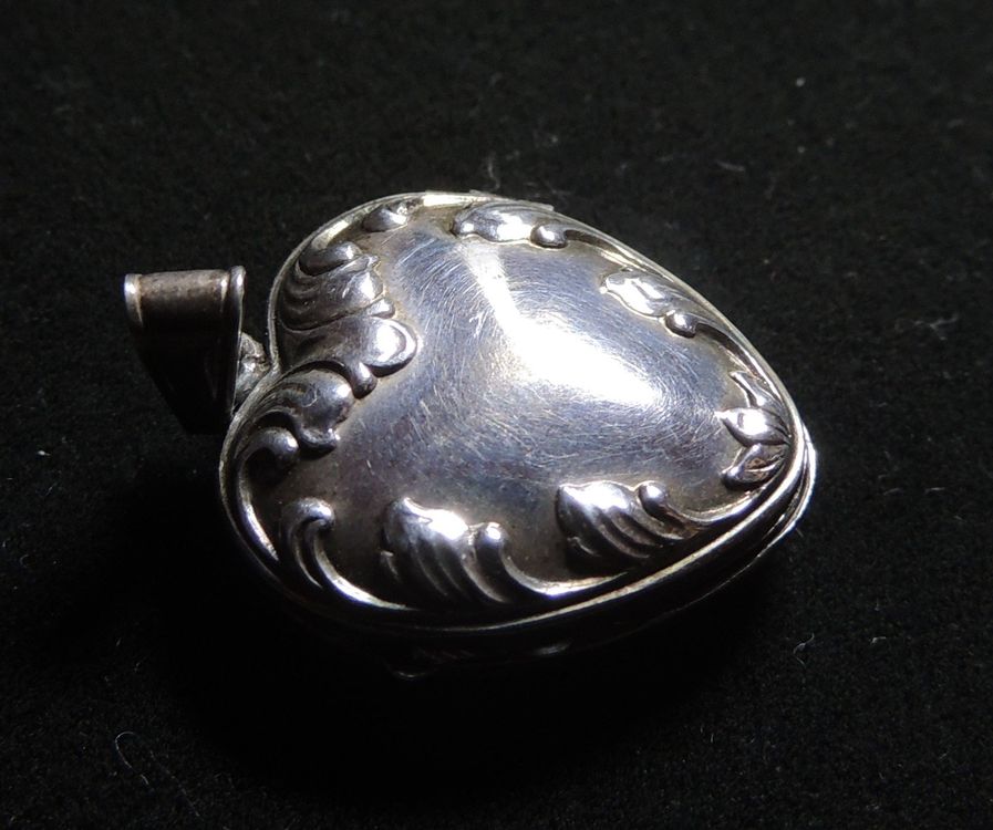 Silber 835 Medaillon Anhänger (Gebraucht) in Waldenburg für CHF 27 ...