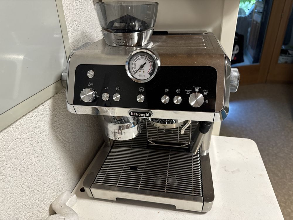 DeLonghi Kaffeemaschine mit Mahlwerk, EC 9335.M (Defekt) in Goldingen ...