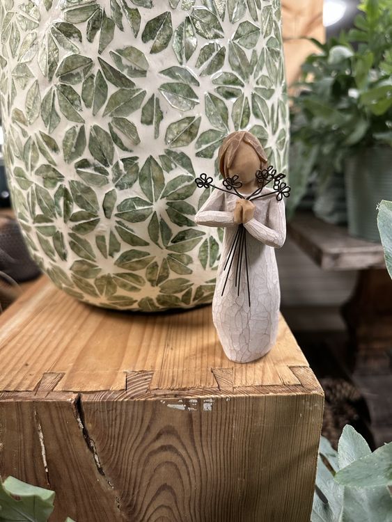 Willow Tree Figur Mädchen/ Frau mit Blumen (Neu und originalverpackt ...