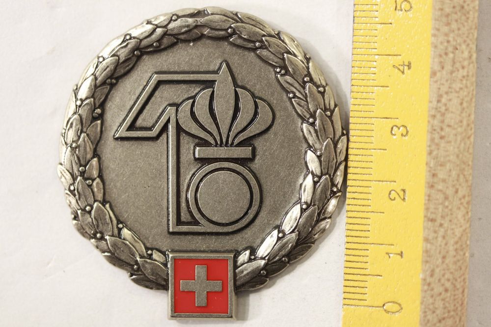 Insignes Metal (D'occasion) à La plaine pour CHF 3 – avec livraison ...