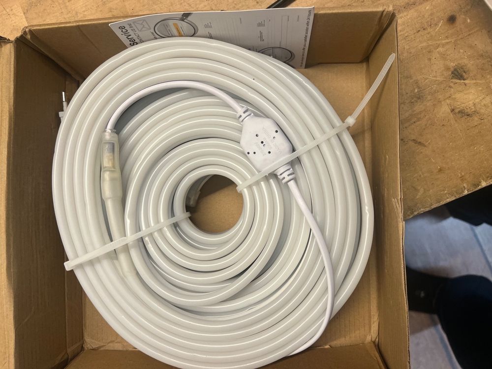 NEON LED Schlauch (Neu und originalverpackt) in Hittnau für CHF 100 ...