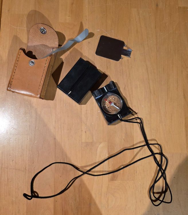 CH-Armee Recta Kompass in Lederetui / Boussole Recta (Gebraucht) in ...