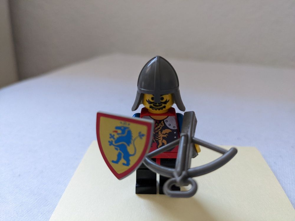 Lego Ritter mit Schild und Armbrust (Gebraucht) in Neuendorf für CHF 5 ...