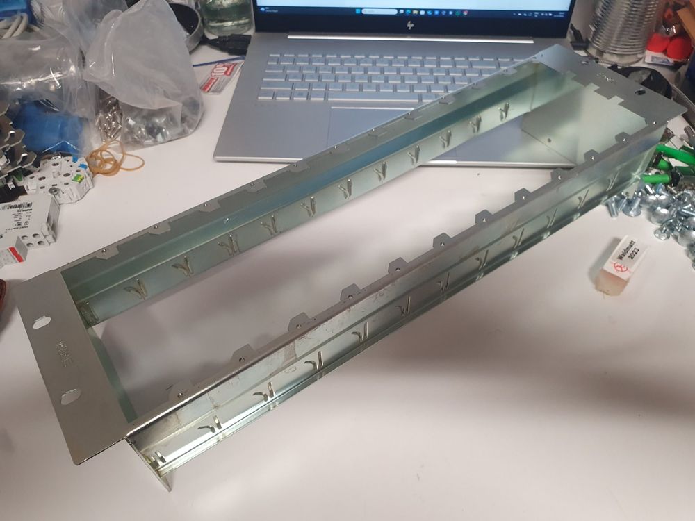 R&M 19" 3HE Rangierfeld 60-Port RDM RJ45 R302145 Leer Rack (Gebraucht ...