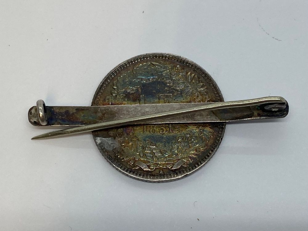 1 Franken Münze 1851 an Brosche SILBER // G858 (Gebraucht) in Bern für CHF 10 – mit Lieferung ...