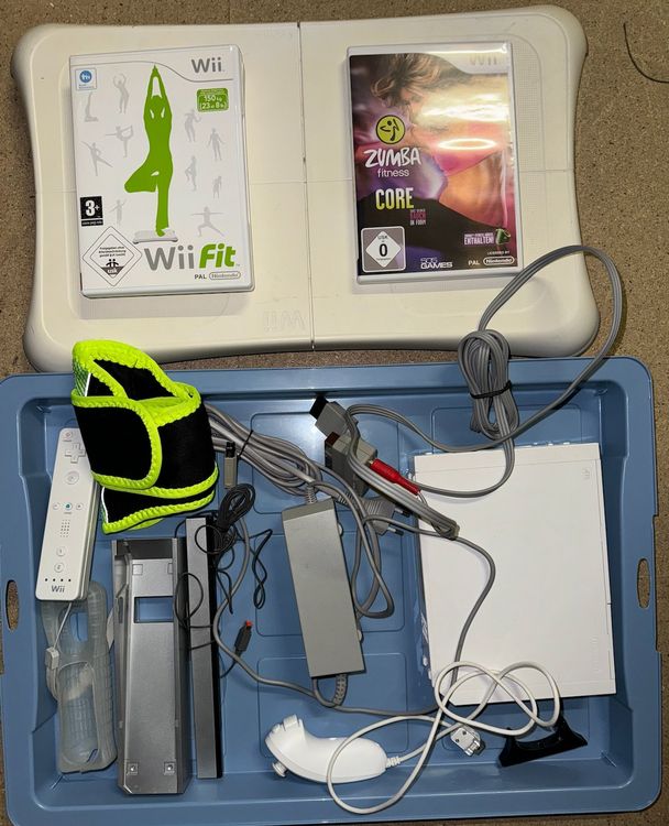 Wii + Wii Fit, Fit Board, Zumba fitness core, Sports (Gebraucht) in ...