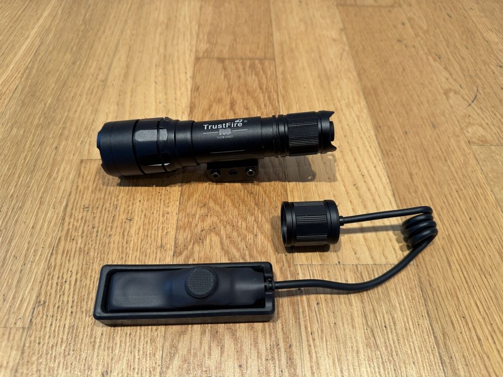 TrustFire R8 Taktische Taschenlampe. Top Zustand (Neuf (Voir ...