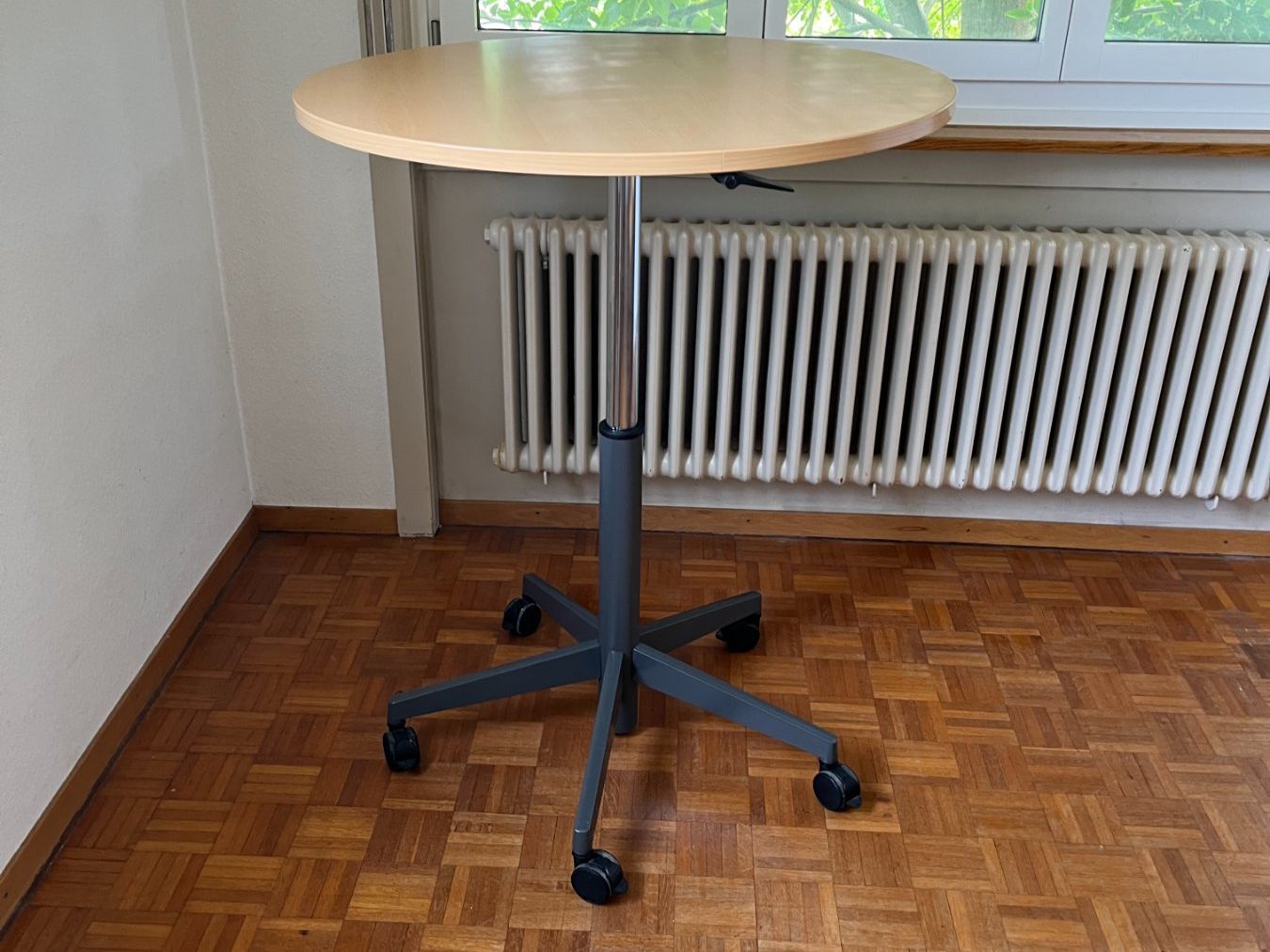 Steelcase Stehtisch höhenverstellbar auf Rollen (D'occasion) à Uster ...