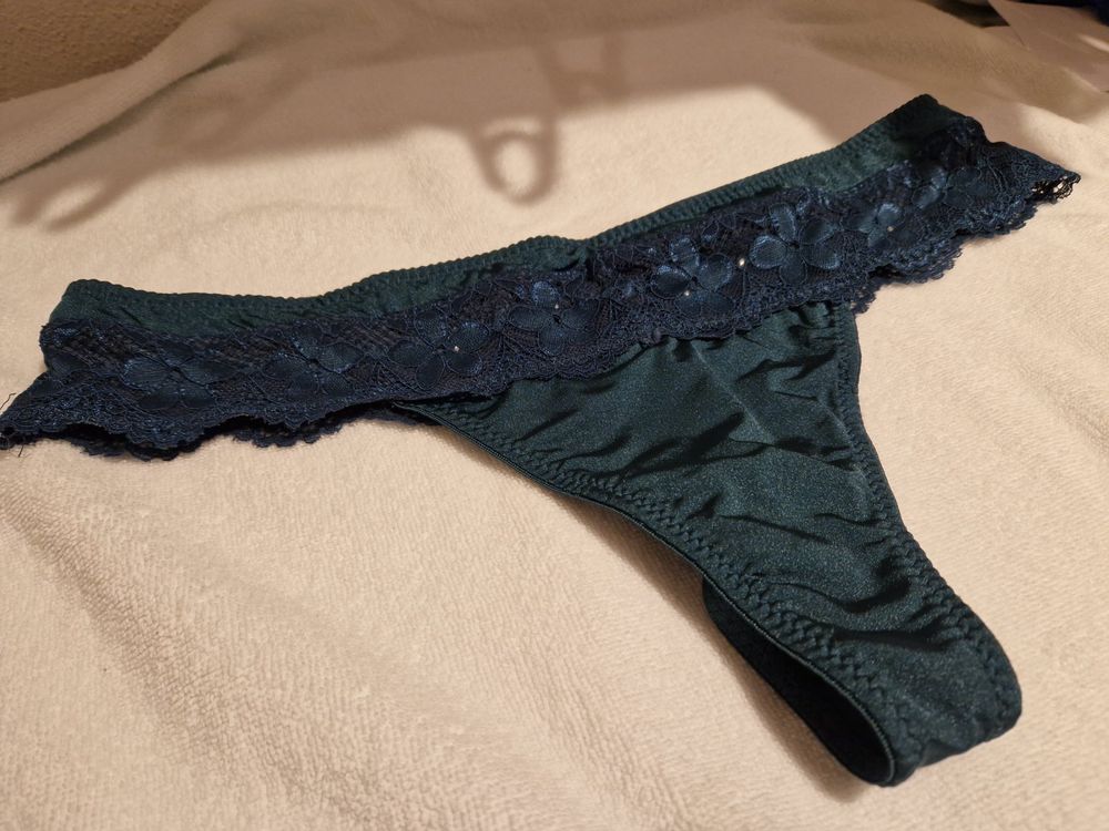 String Tanga Gr.L grün mit Strassteinchen (Gebraucht) in Ebikon für CHF ...