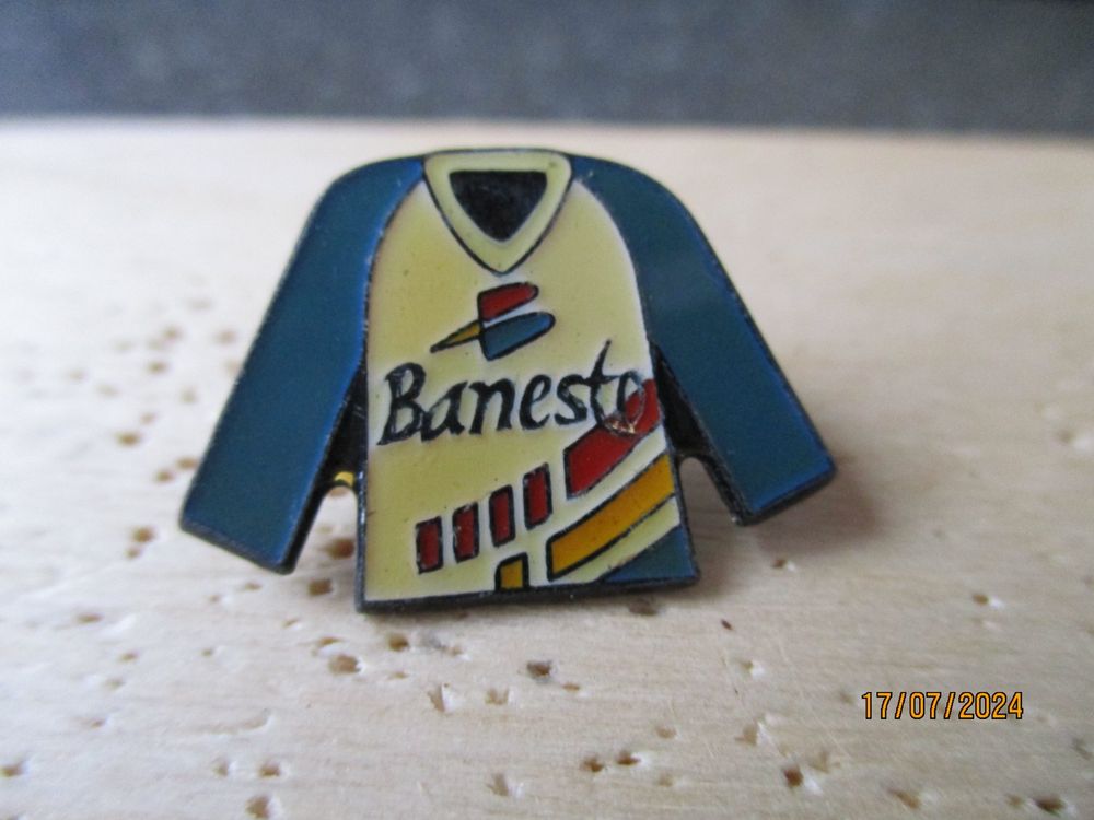 Banesta Banesto Fussball Pin (Neu (gemäss Beschreibung)) in Felsberg ...