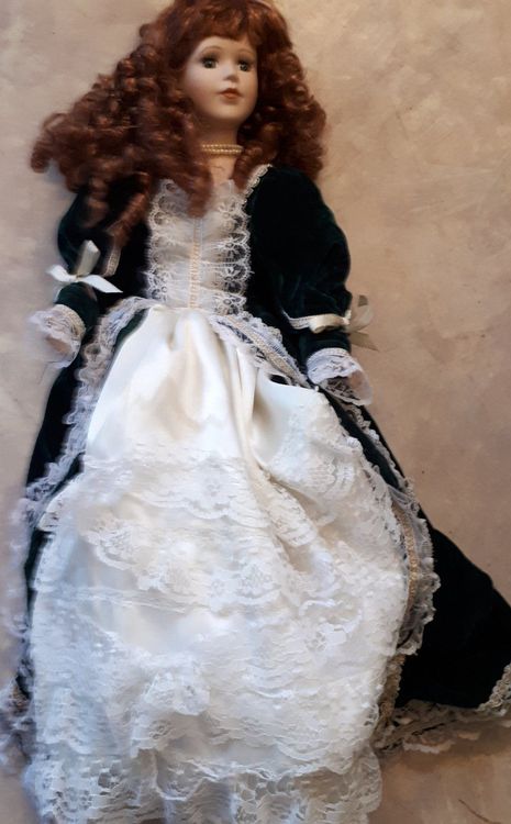 Puppe im grünen Kleid | Kaufen auf Ricardo