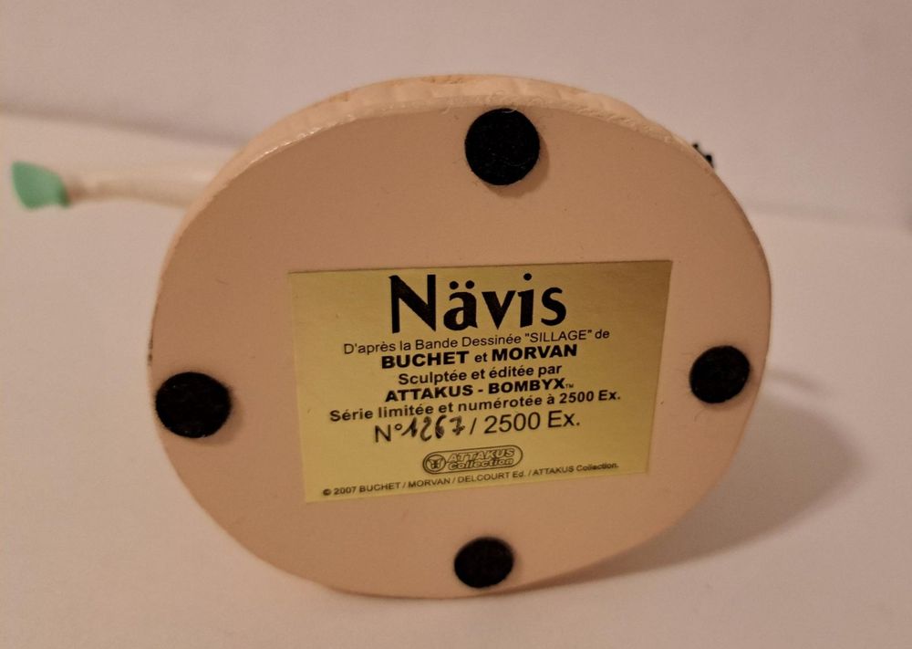 Sillage "Nävis auf Pouffe 5" Statue, limitiert, Attaku (Gebraucht) in ...