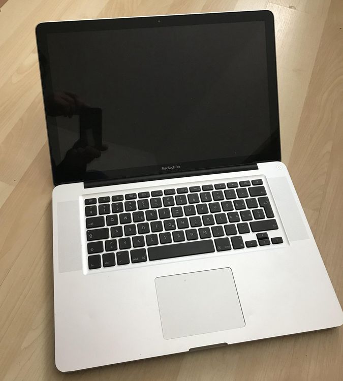 Macbook Pro 2010/11 (Defekt) in Nussbaumen AG für CHF 20 – mit ...
