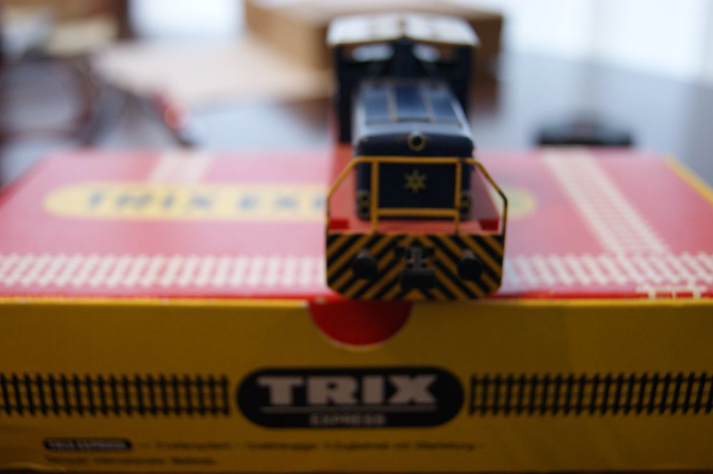 Trix Express Industrie Diesel Lok TE 2258 blau mit Stern | Kaufen auf ...