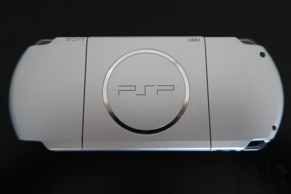 Sony PSP inkl. vier Spiele Akku defekt | Kaufen auf Ricardo