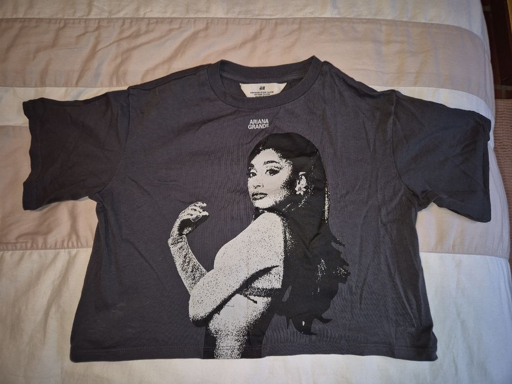 Ariana Grande Crop-Shirt Gr. 134/140 H&M (Gebraucht) in Richterswil für CHF 3.5 – mit Lieferung ...