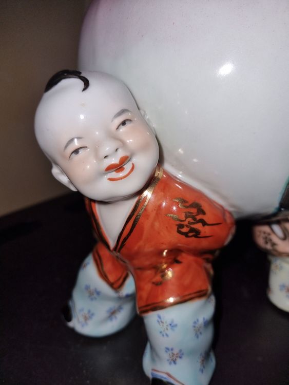 Statuette porcelaine chinoise « Pêche de longévité » (Gebraucht) in ...