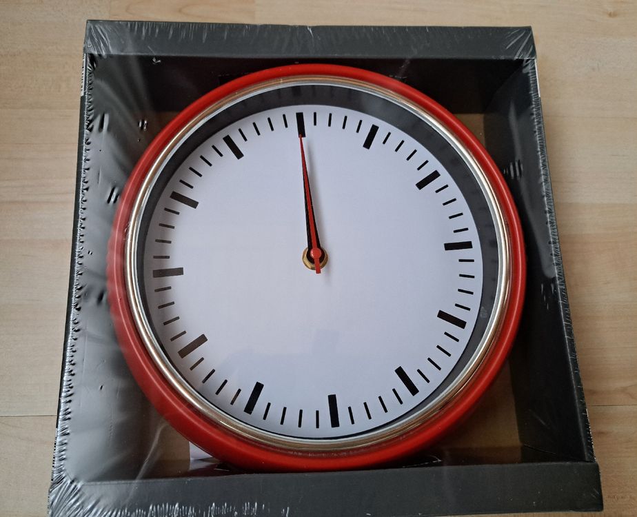 Retro Wanduhr, rot, Design Uhr, neu (Neu und originalverpackt) in ...