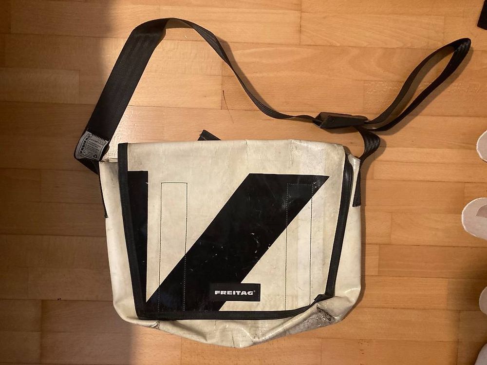 Freitag Tasche gross (Gebraucht) in Richterswil für CHF 50 – nur ...