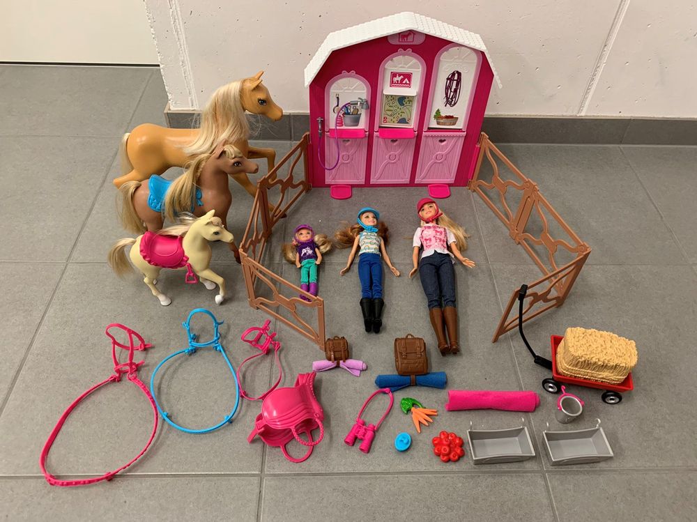 Barbie Pferdestall mit 3 Pferden/Barbies | Kaufen auf Ricardo