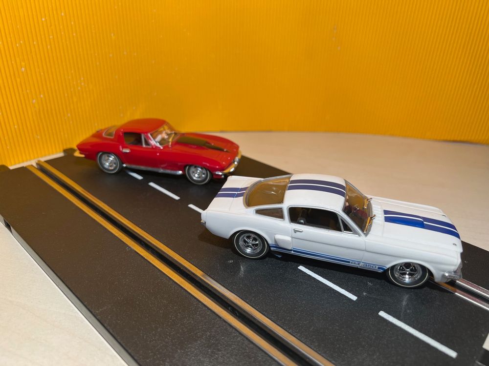 2 Slotcars – Ford Mustang Shelby & Corvette Sting Ray 1:32 (Gebraucht ...