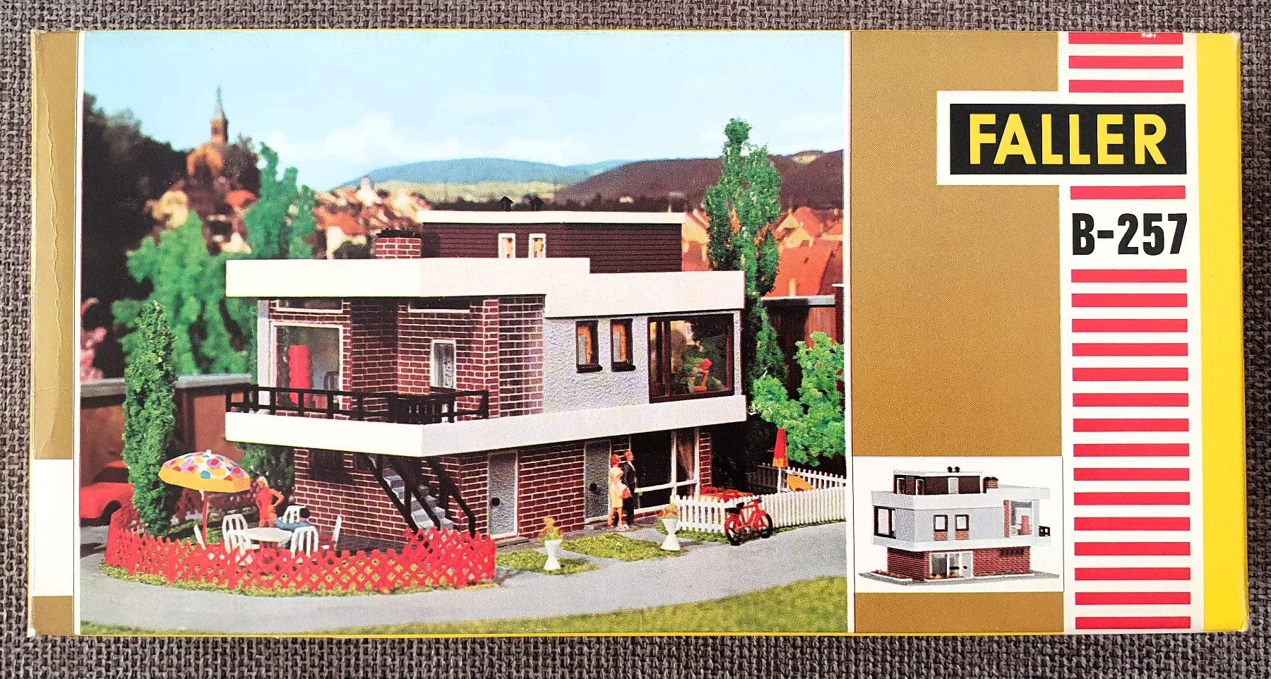 Faller HO, N° B-257 (109257) Modernes Haus mit Flachdach (Neu und ...
