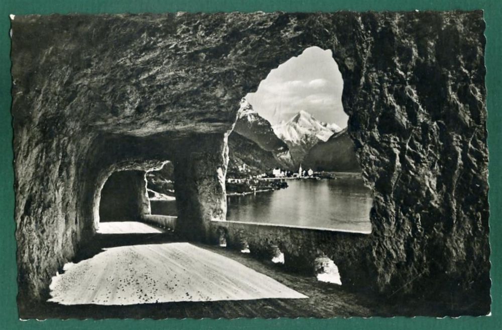 Axenstrasse mit Flüelen und Bristenstock (Gebraucht) in Sargans für CHF 1 – mit Lieferung auf ...