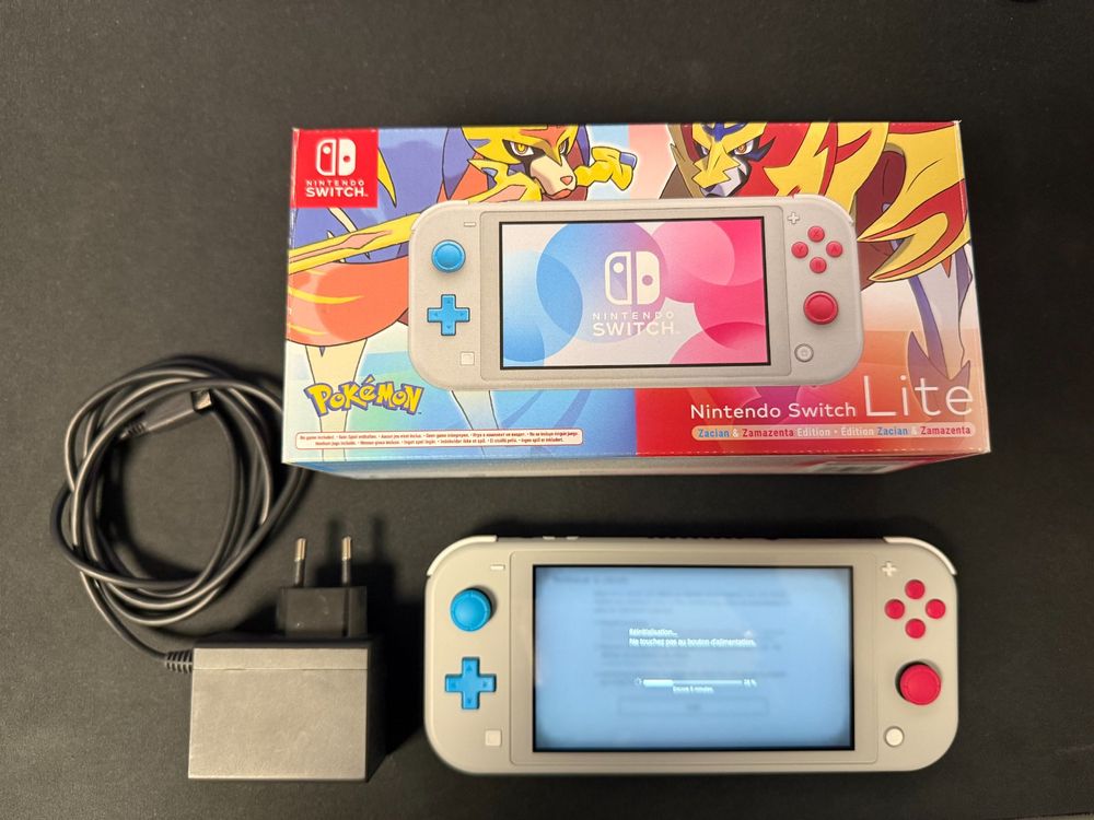 Nintendo Switch Light Pokémon Édition Zacian & Zamazenta (Gebraucht) in ...