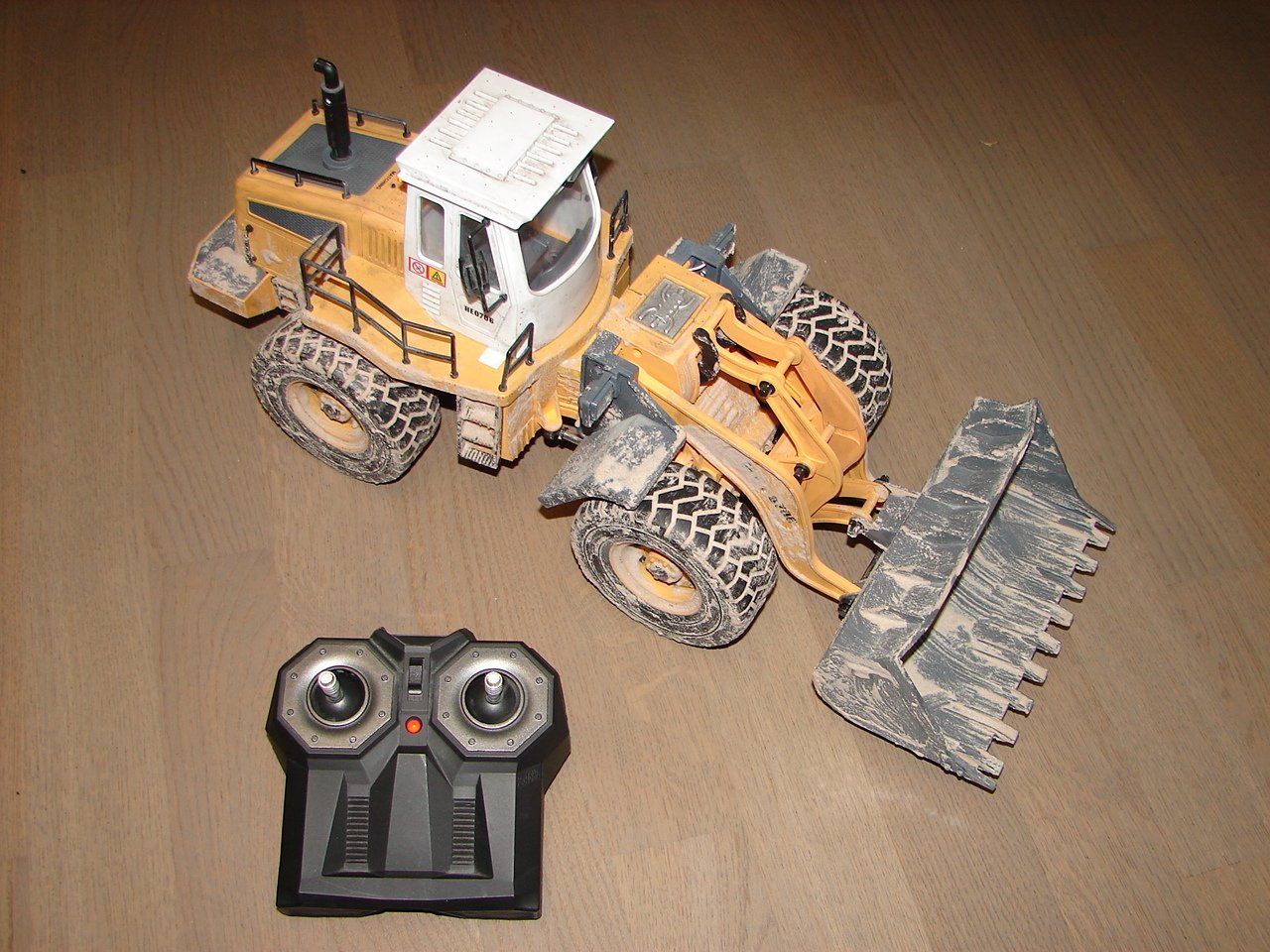 Hobby Engine Radlader No. 0706 im Massstab 1:14 (Gebraucht) in Murten ...