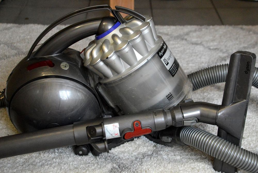 Dyson DC37 Staubsauger / aspirateur | Kaufen auf Ricardo