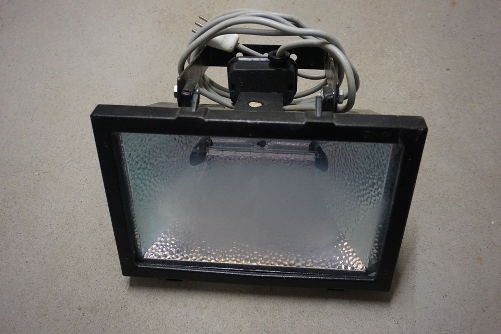 Scheinwerfer 1000 Watt (Gebraucht) in Meinisberg für CHF 32 – nur Abholung auf Ricardo kaufen