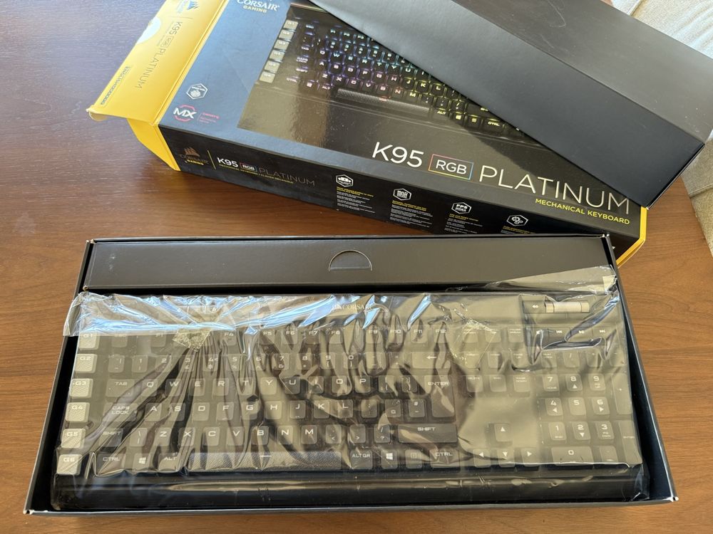 Corsair K95 Platinum RGB Mechanical Keyboard New (Neu (gemäss ...