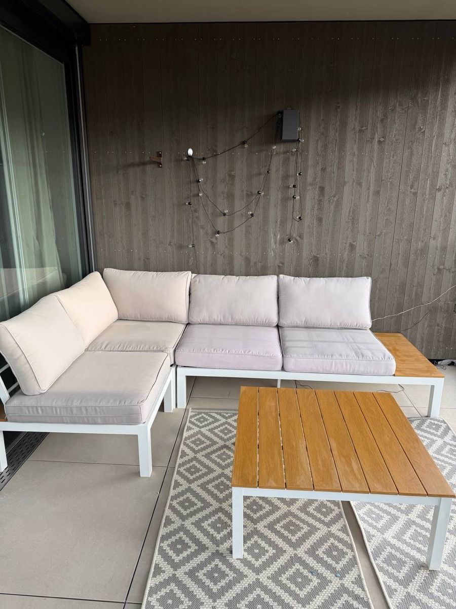 Livique Light Grey Outdoor Corner Sofa with a table (Gebraucht) in Baar ...
