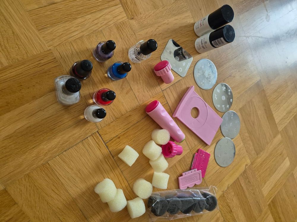 Konad Nail Stamping Set mit zusätzlichen Lacken von Essence (Gebraucht ...