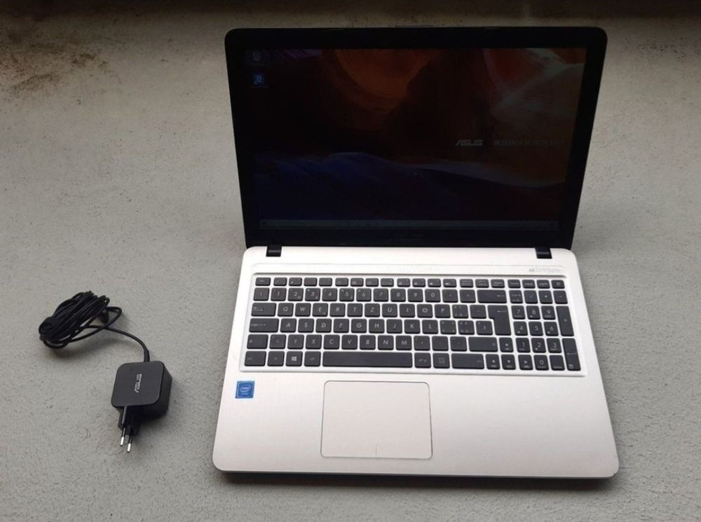 Asus VivoBook 15 X540MA-DM102T (Gebraucht) in Zürich für CHF 110 – mit Lieferung auf Ricardo kaufen