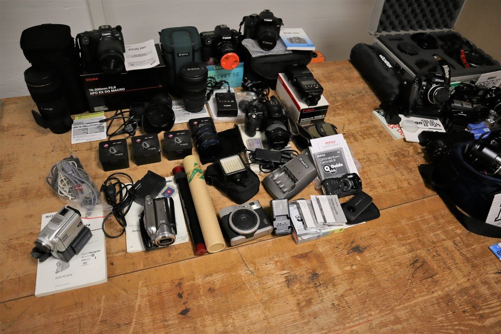 1 grosse Partie Fotoapparate u. Zubehör (digital + analog) (Gebraucht ...