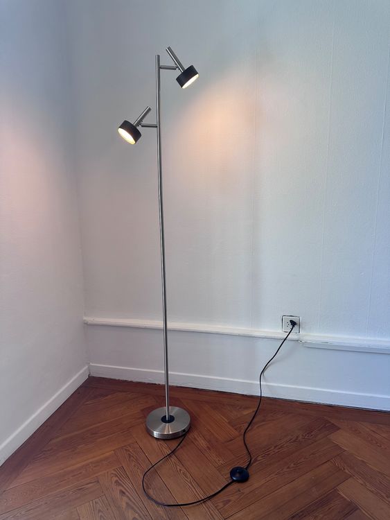 Lampe sur pied design à deux spots orientables (Gebraucht) in Lausanne ...