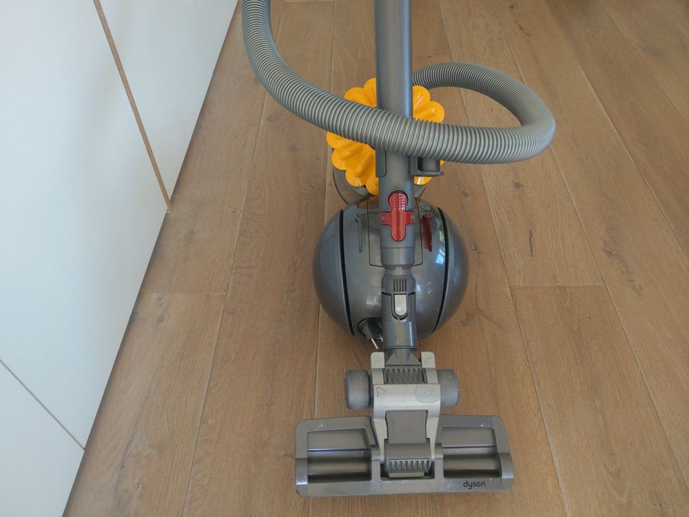 Staubsauger Dyson DC 37 | Kaufen auf Ricardo