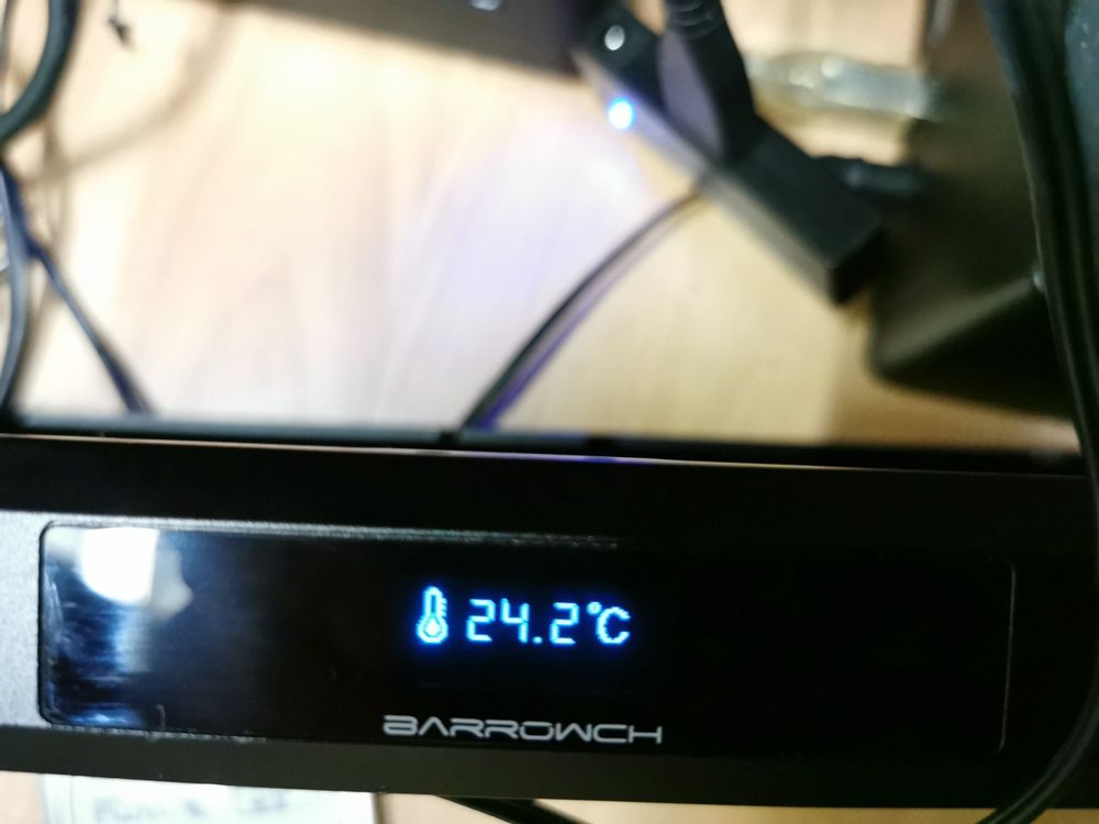 Barrowch 2x120mm Radiator mit Oled Display (D'occasion) à Niederlenz pour CHF 40 – avec ...