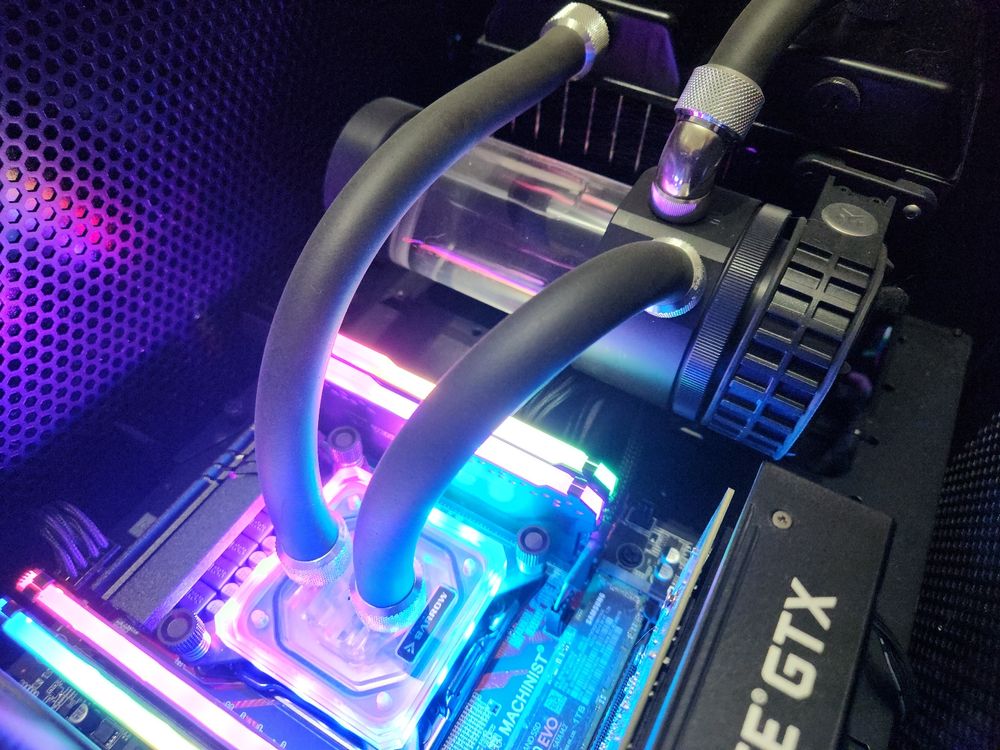 Ikea Kallax NAS, Gaming VM / Server mit Wasserkühlung (Gebraucht) in ...